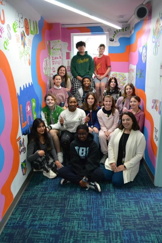 8th Grade Student Artists Unveil New Mural | The Lab School